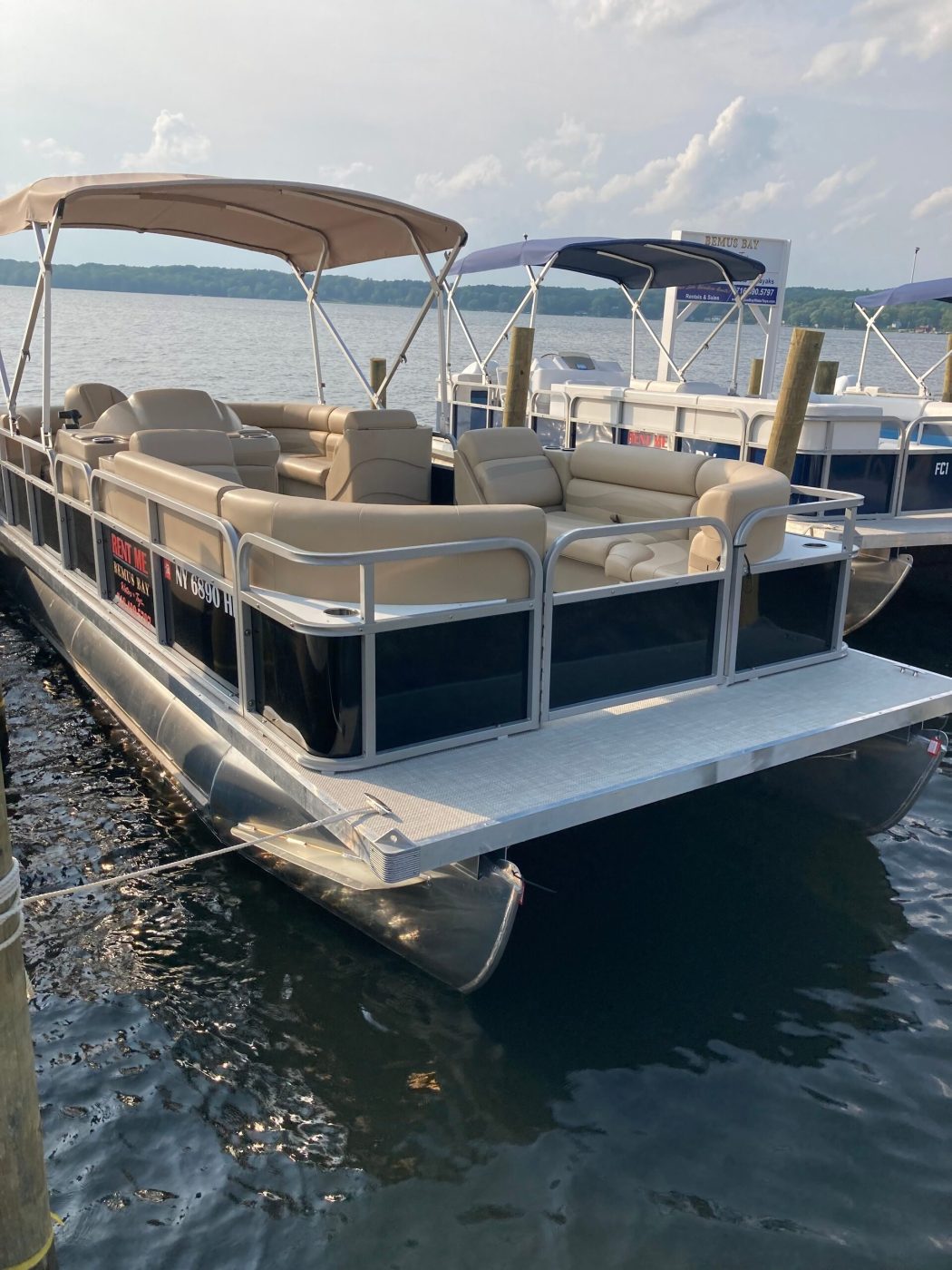Bemus Bay Water Toys • 10 person 22’ Sport Pontoon | Bemus Bay Water Toys
