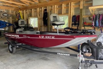 Bemus Bay Water Toys • Bass Boat | Bemus Bay Water Toys